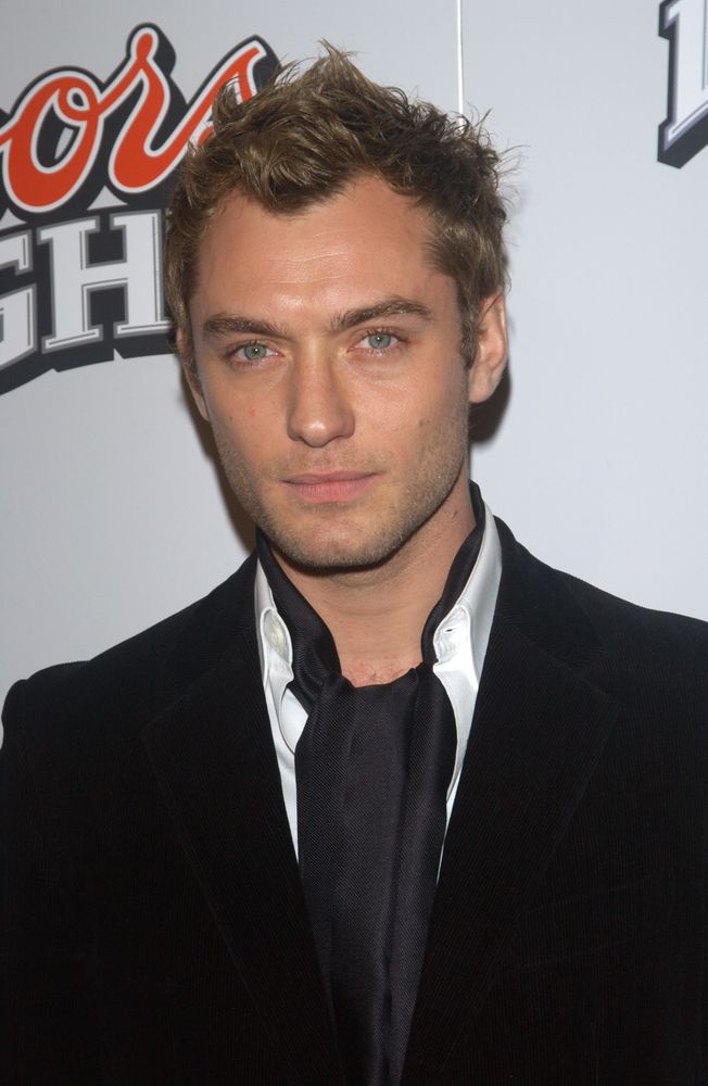 15 Smokin' Hot Foreign Actors! - Fame10