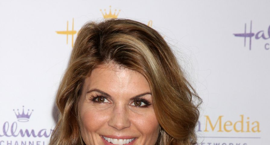 The 12 Hottest TV Show Moms Ever! - Fame10