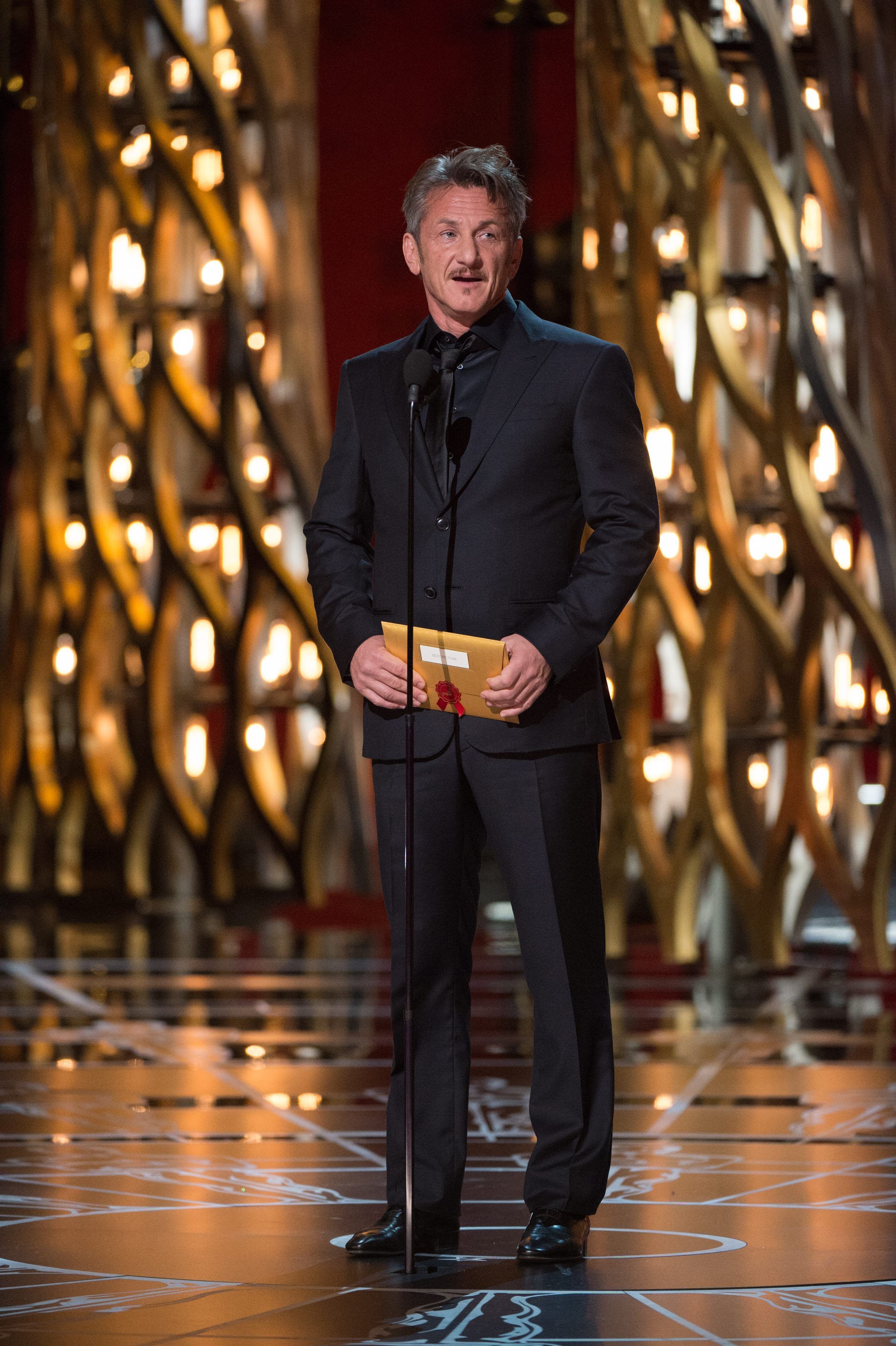 Sean Penn Won't Apologize For 'Green Card Joke' At Oscars - Fame10