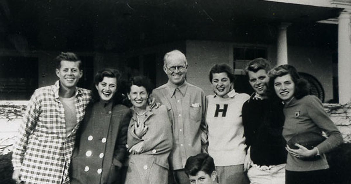 10 Famous Families With Big Secrets - Fame10