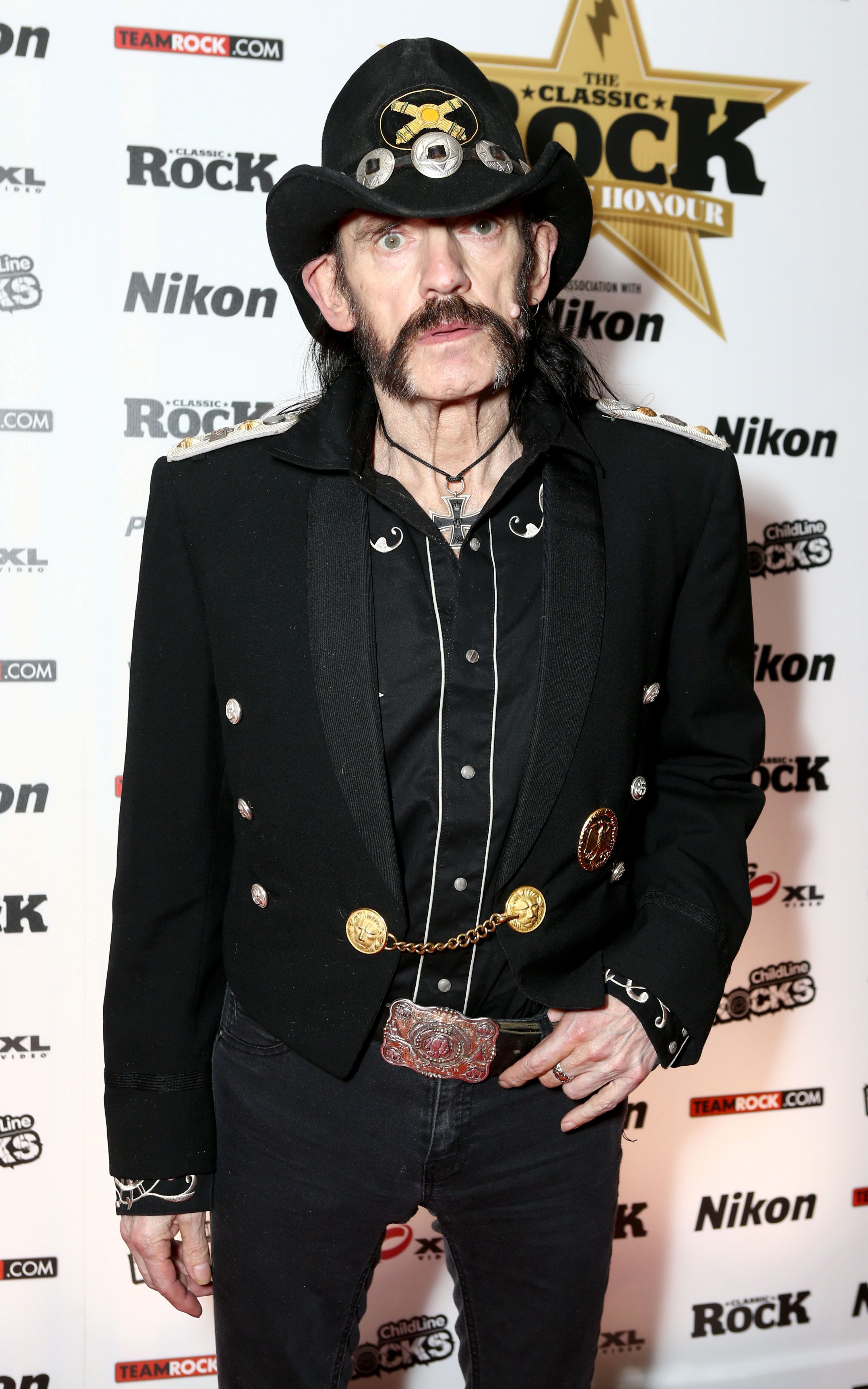 Motorhead Frontman Lemmy Kilmister Dead At 70 - Fame10