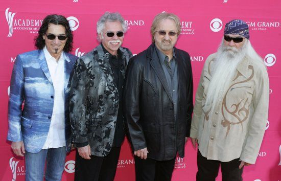 10 Country Music Stars Who Need To Make A Comeback - Fame10