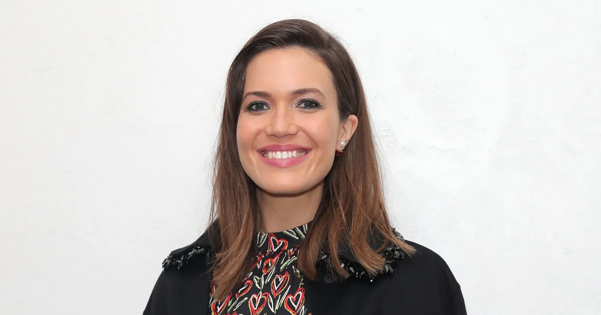 Mandy Moore Reveals That Her Mom And Two Brothers Are Gay - Fame10