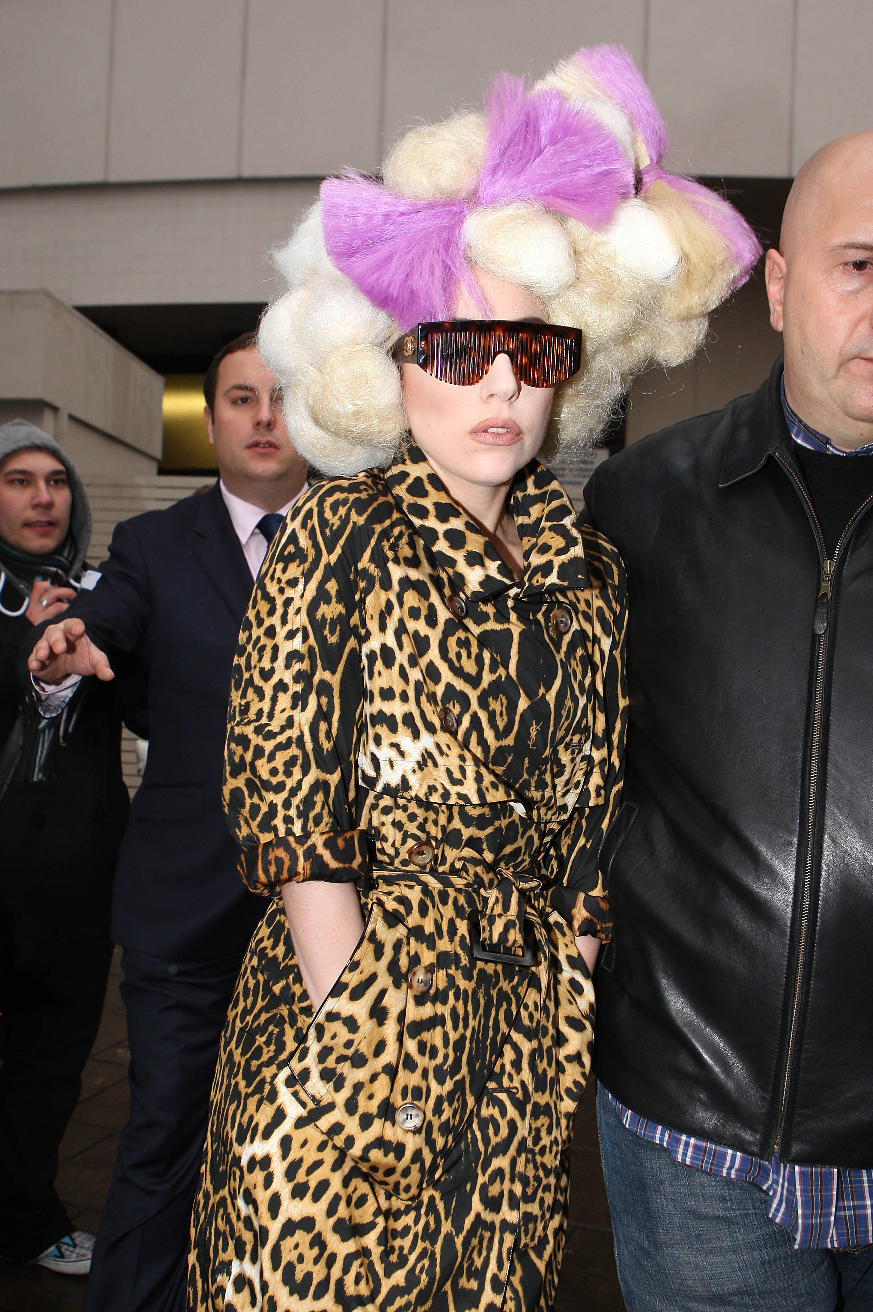 The 7 Most Outrageous Celebrity Wigs - Fame10