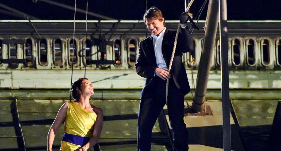 Tom Cruise's Broken Ankle From Mission: Impossible 6 Stunt Halts Production - Fame10