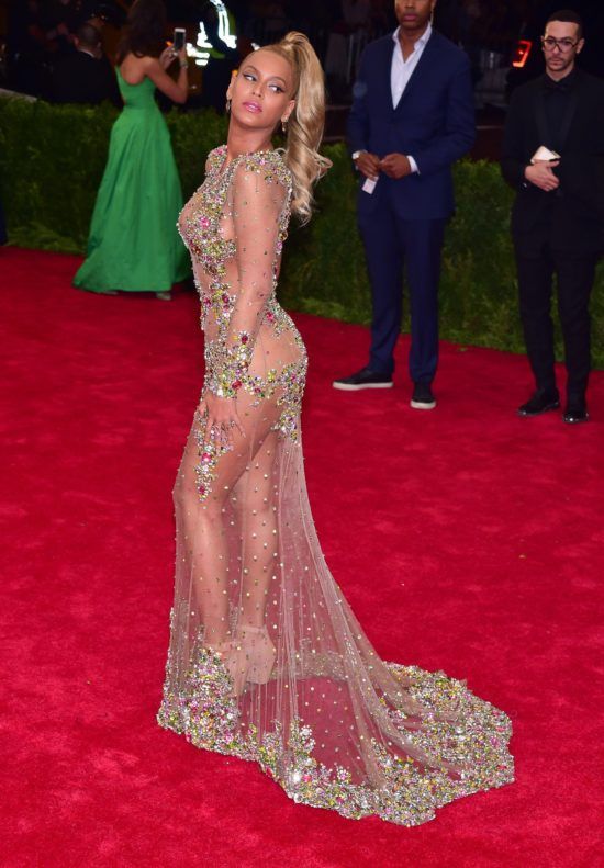 Iconic Red Carpet Dresses - Fame10