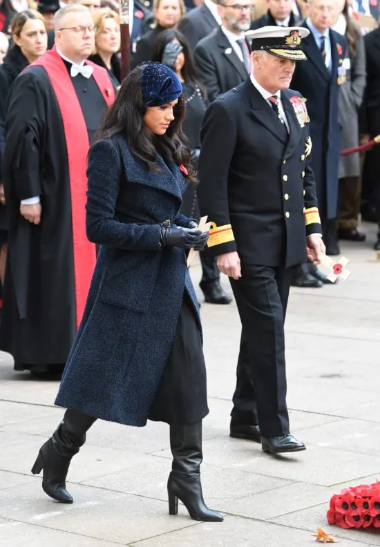 Meghan Markle Dazzles In Navy At The Field Of Remembrance Service - Fame10